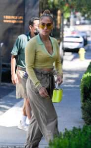 Triangle Body Shape – Complete Style Guide